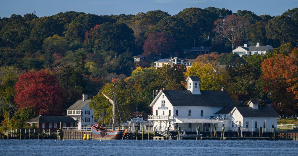 10 Quirky Facts About Connecticut That Sound Made Up (But Are 100% True)