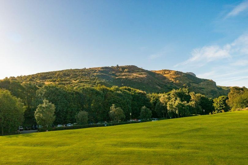 Man tragically dies at Edinburgh beauty spot as air ambulance deployed