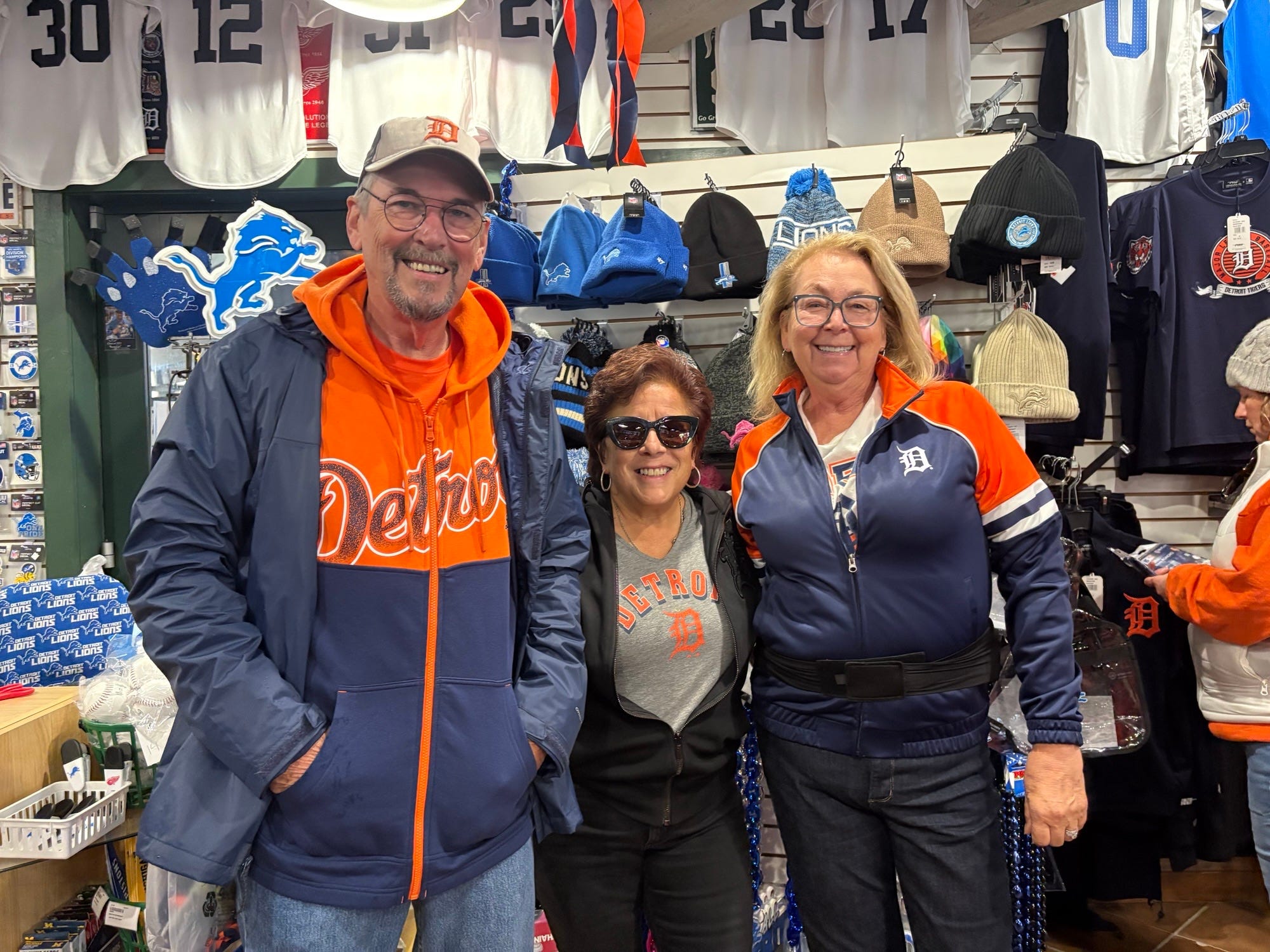 Rain delay, blowout ALDS loss make for long, tough day for Tigers fans ...