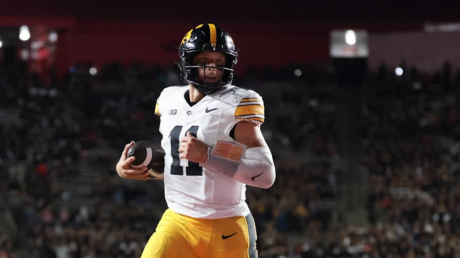 Iowa HC Provides QB Mark Gronowski Injury Update
