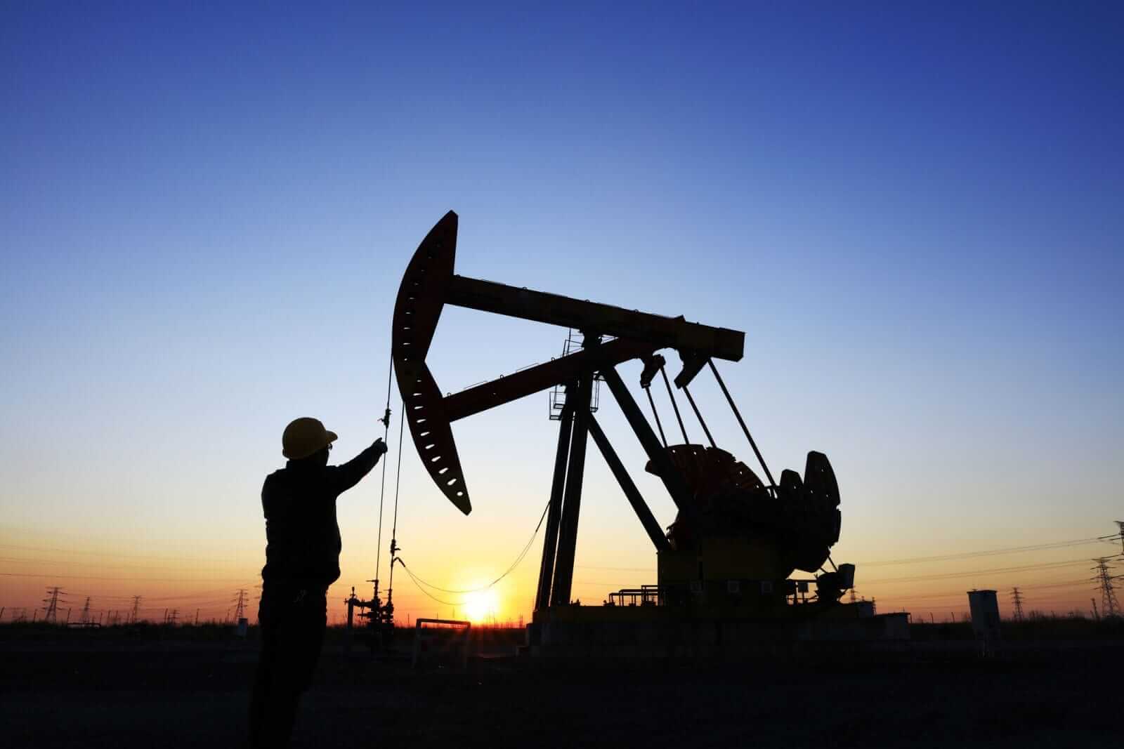 Crude Prices Little Changed as the Dollar Rallies