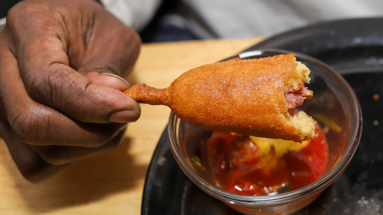 This Corn Dog Chain, Popular In Malls During The '80s And '90s, Still ...