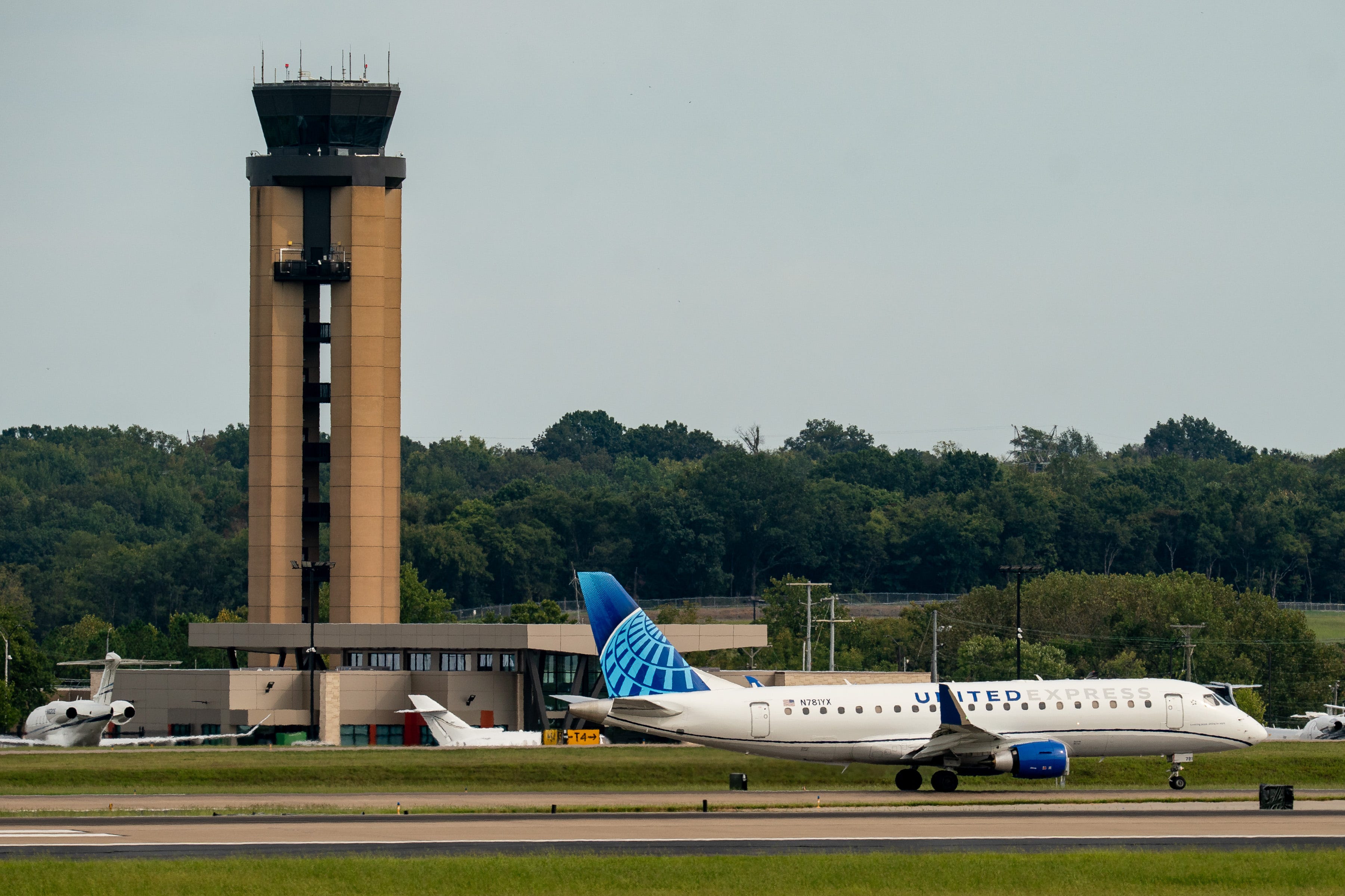 FAA cuts Nashville flights due to air traffic controller shortage: What ...