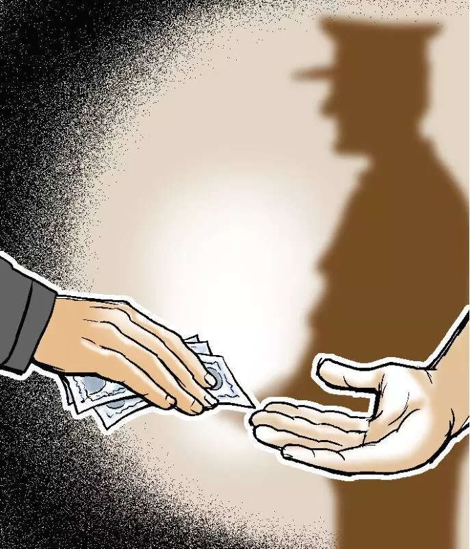 Revenue employee caught accepting bribe in Jehanabad