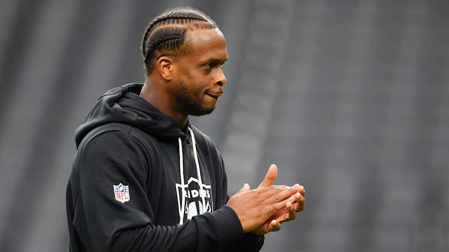 Raiders crack a smile as Chargers trade away Geno Smith's kryptonite