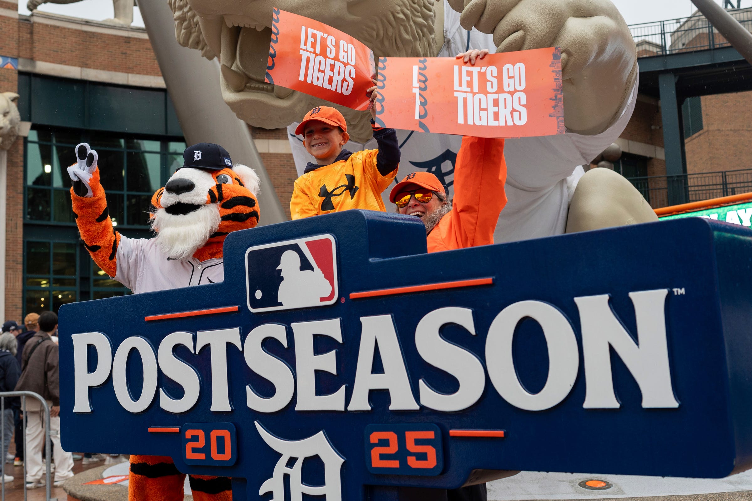 What channel is Tigers vs Mariners Game 4 on today? ALDS time, TV ...