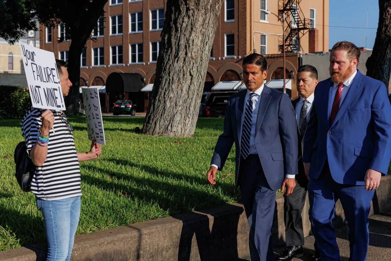 Trial of ex-Uvalde school cop Adrian Gonzales moved to Corpus Christi