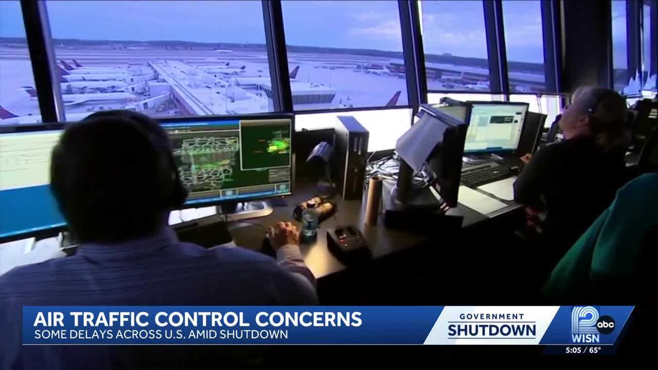 Milwaukee air traffic controllers work unpaid as shutdown disrupts travel