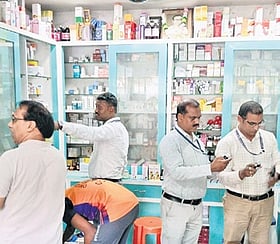 Delhi Pharmacy Council cracks down on unlicensed drug dispensing amid ...