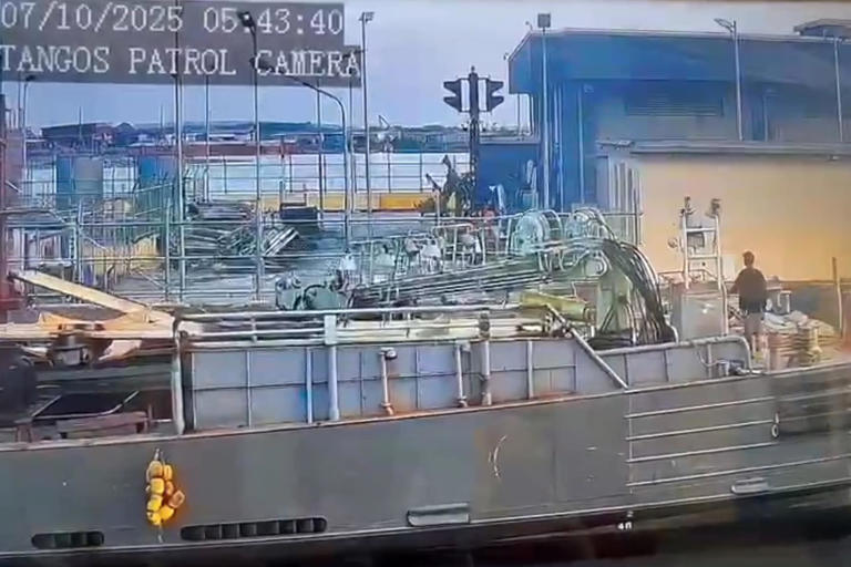 Ship hits Navotas floodgate again; MMDA assessing damage