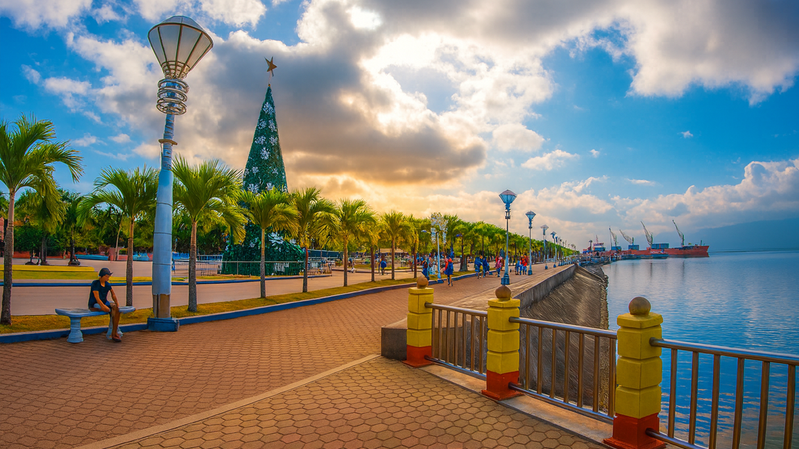 Walking Tour Along the Baywalk in Puerto Princesa, Palawan