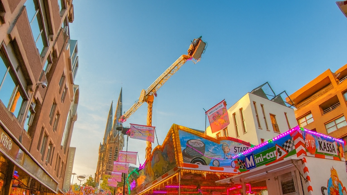 Spacer po karnawale Tilburgse Kermis w Holandii
