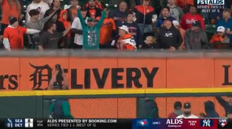 ‘No Way!’ Mariners Fan Wearing ‘Dump 61 Here’ Shirt Catches Cal Raleigh ...
