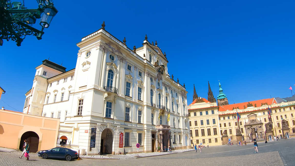 Prague Castle to Charles Bridge Walking Tour