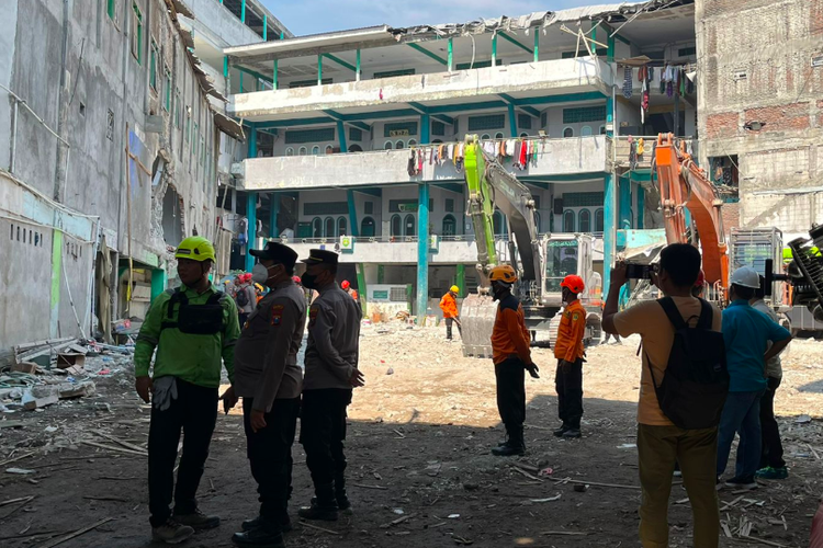 Pasca Tragedi Pesantren Al Khoziny, ITS Tawarkan Pendampingan Gratis ...