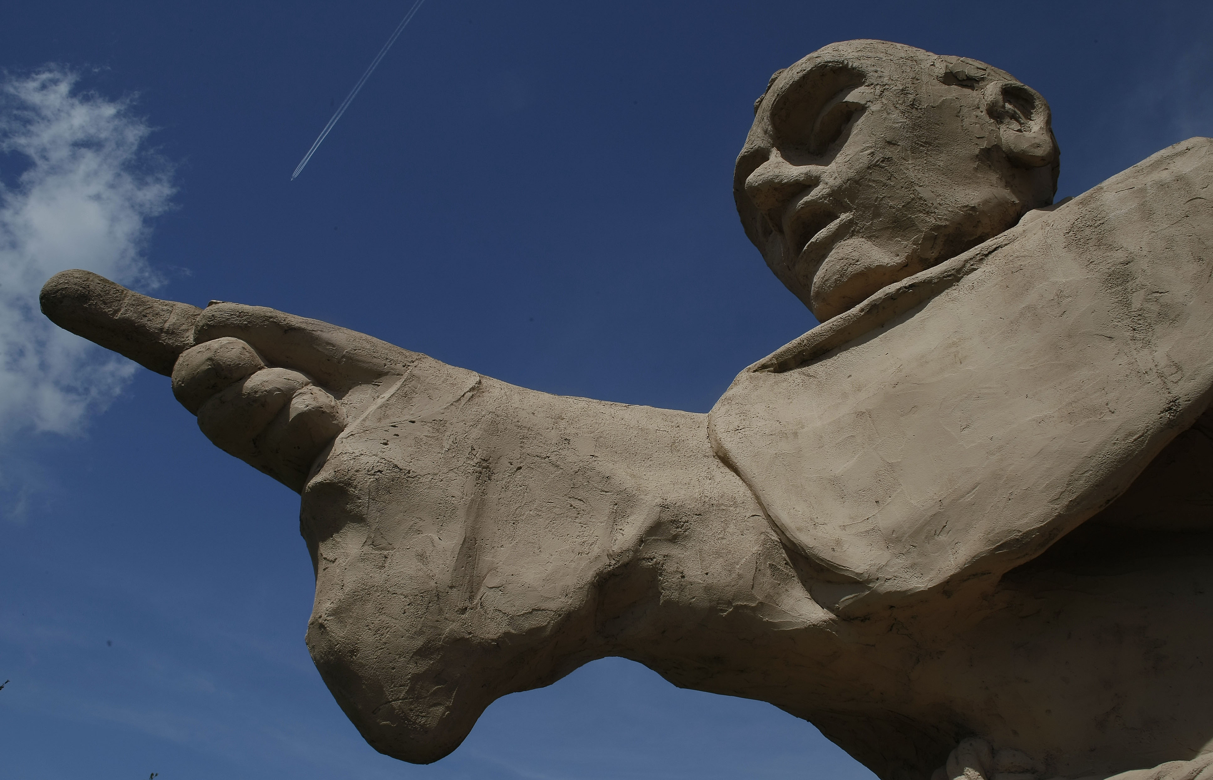 Junipero Serra statue on I-280 removed