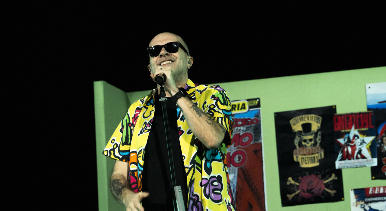 Max Pezzali re dei live italiani: nel 2024 l’unico artista tricolore ...