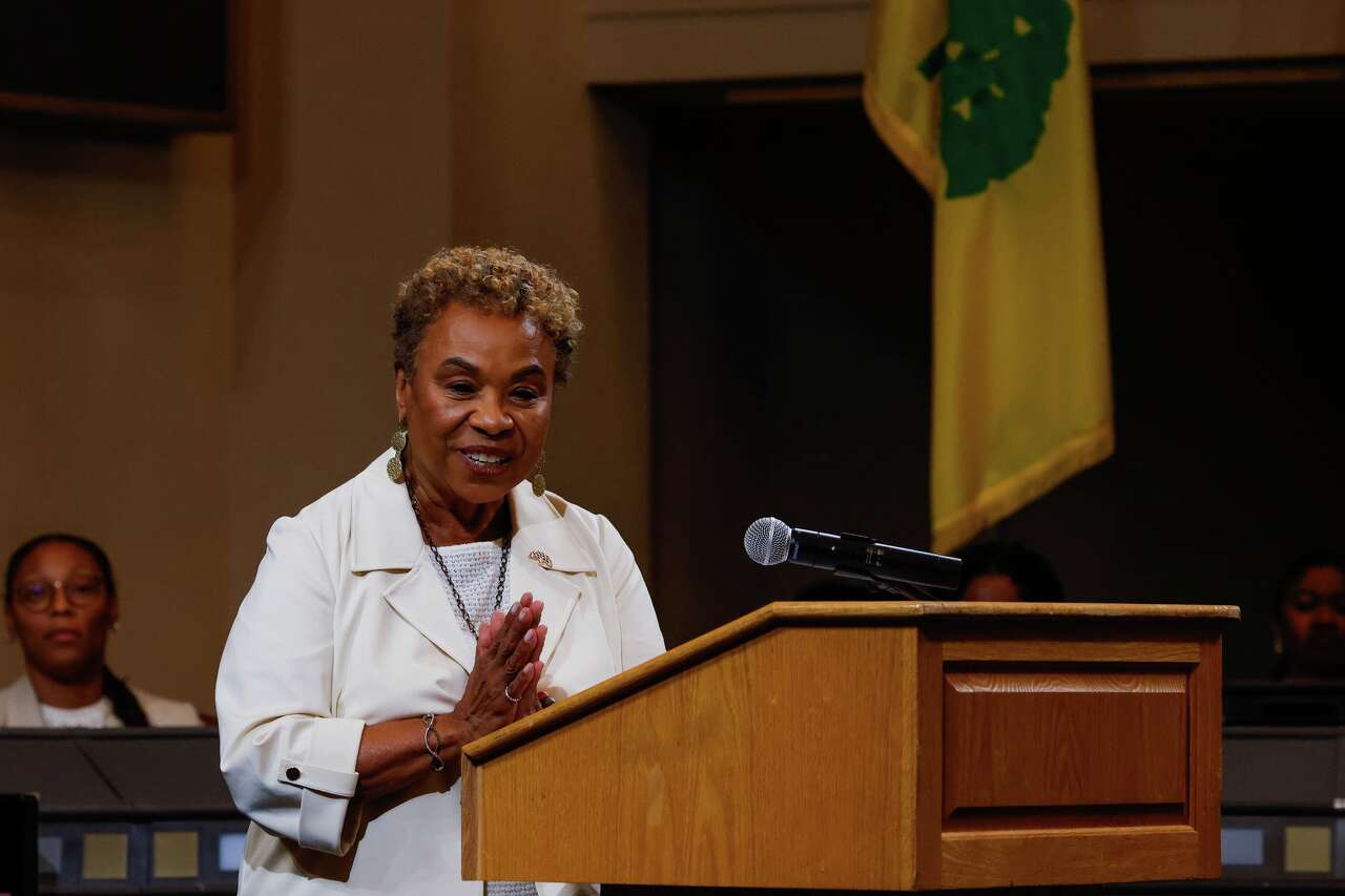 Oakland Mayor Barbara Lee touts drop in crime, recommits to defying ...