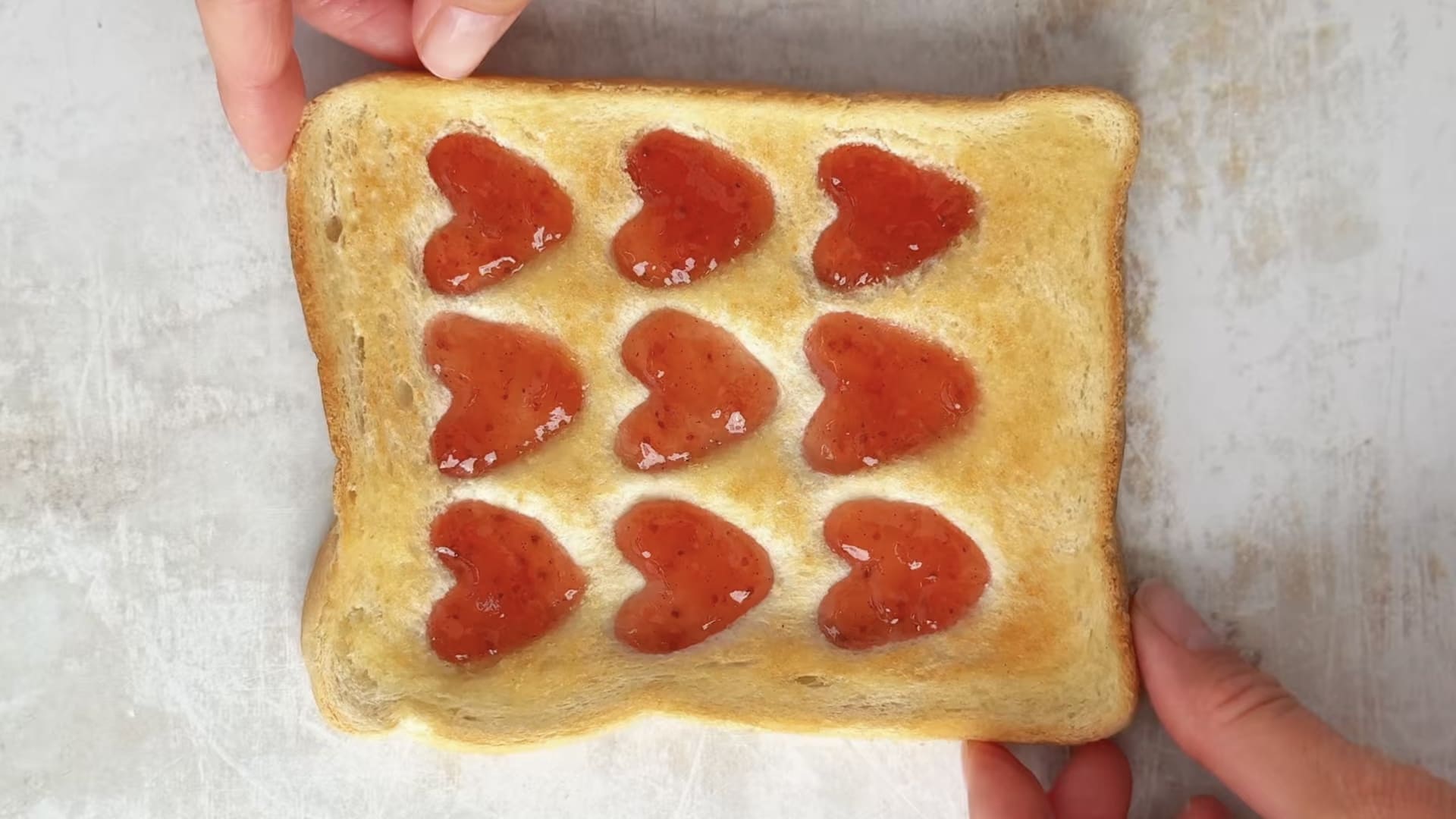 Toast au cœur de confiture | Idée de petit déjeuner mignon et viral