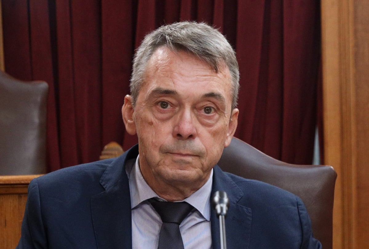 Πώς σχολιάζουν τα κόμματα την επεισοδιακή κατάθεση Βάρρα - «Θα τα πούμε ...