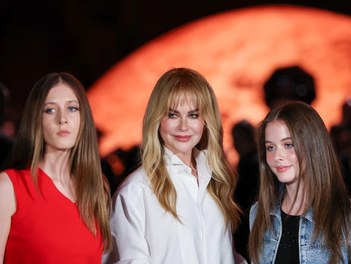 ‘Nicole Kidman’s new breakup bangs are telling a much bigger story.'