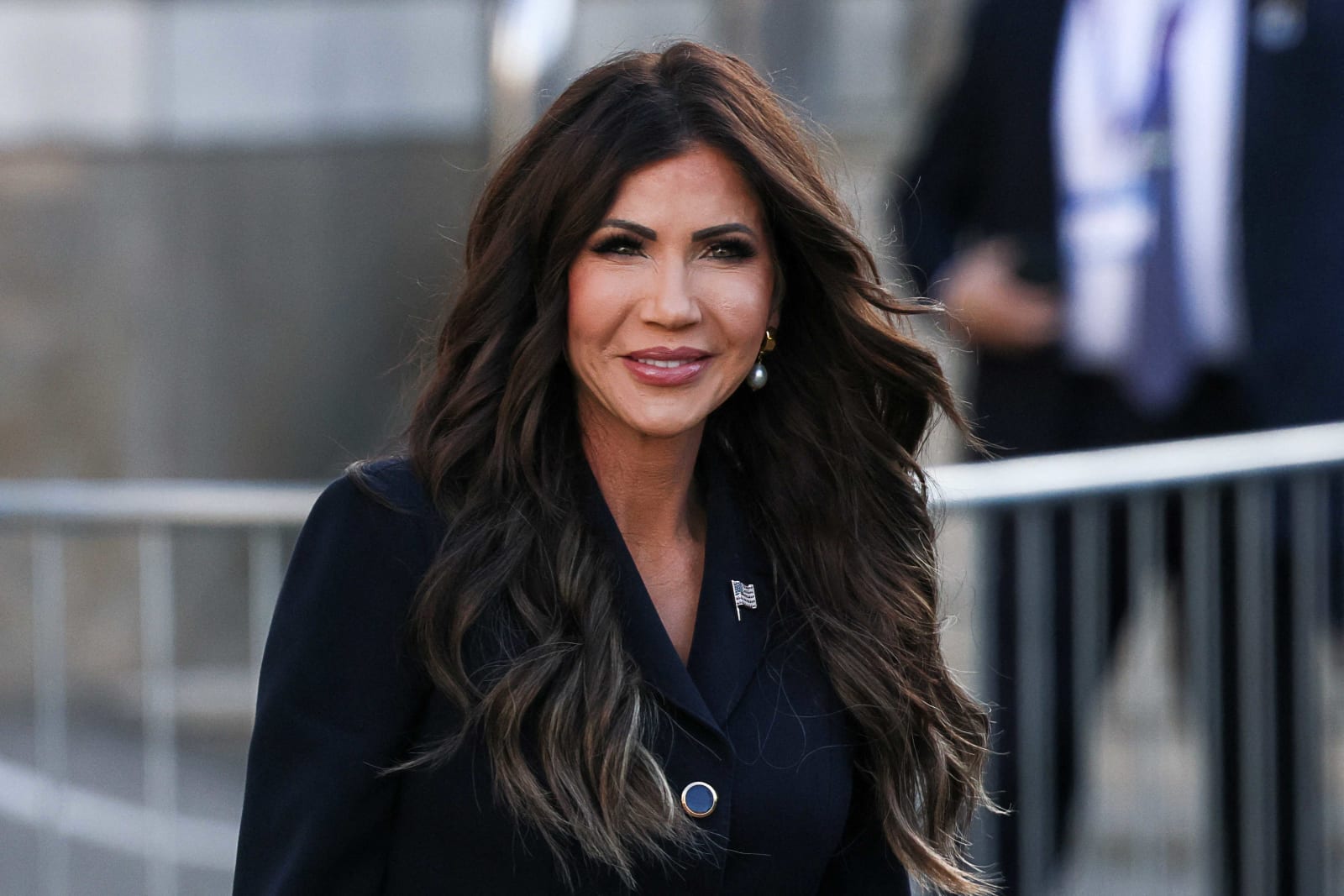 'Get out from behind the desk!' Fed-up Kristi Noem dares CNN anchor to ...