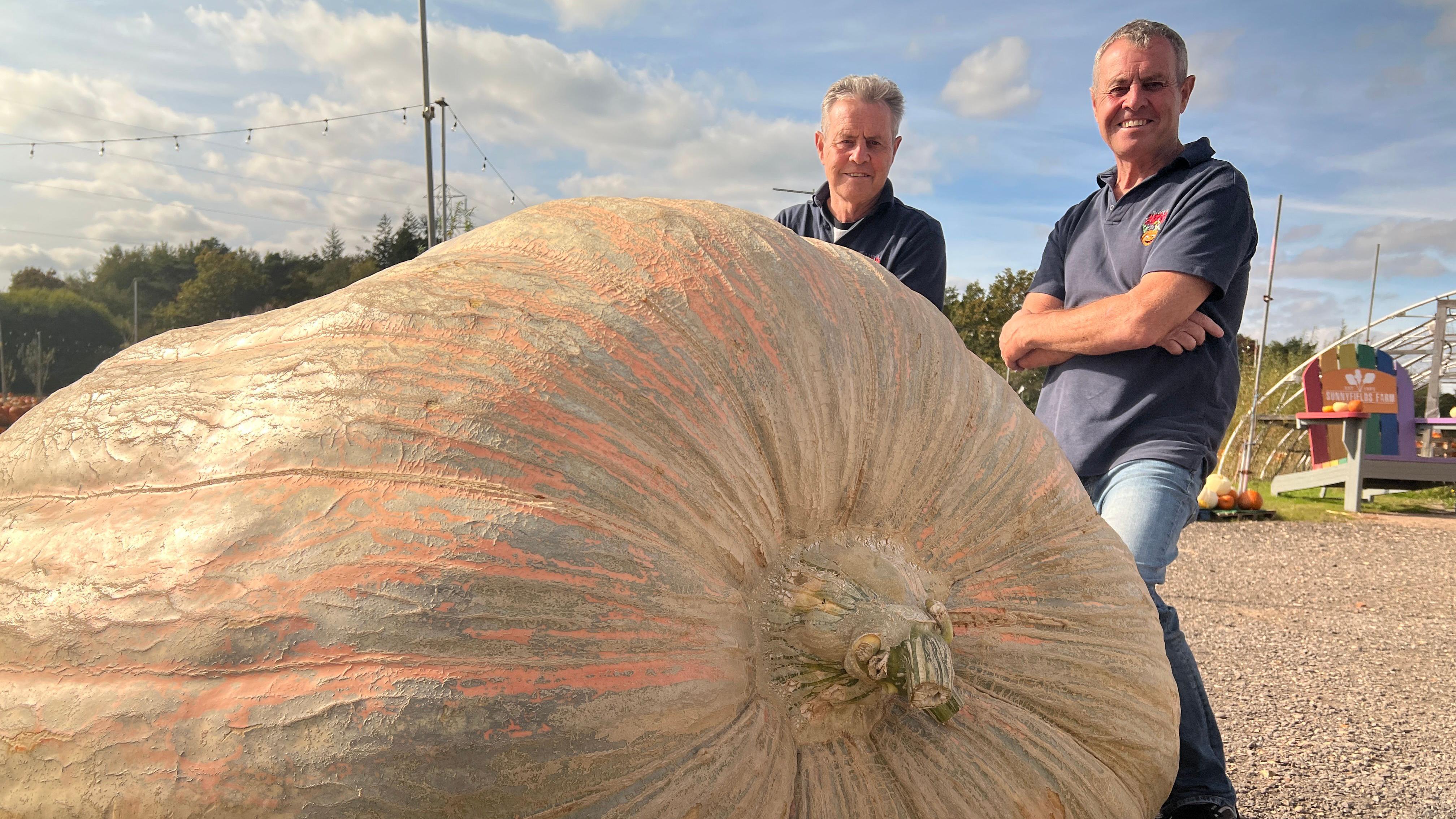 Twins squash world record for biggest pumpkin