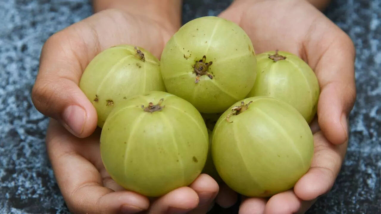 5 reasons why eating one amla daily is good for health