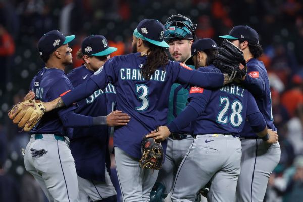 Mariners show off 'complete team,' take 2-1 lead in ALDS