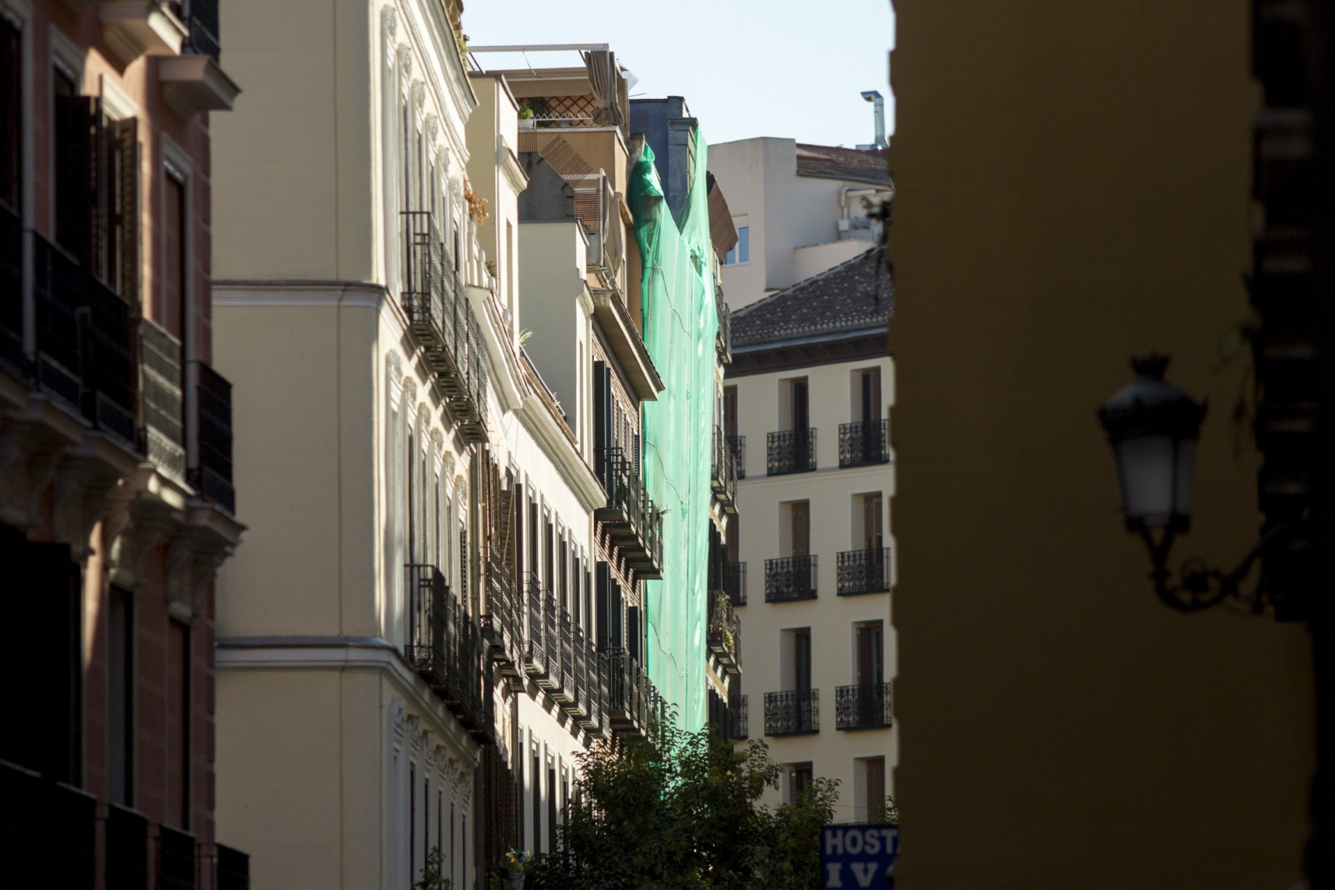 Two Dead, Four Missing After Madrid Building Collapse