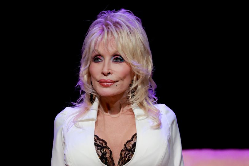 Dolly Parton collapsed on stage after ignoring doctor's orders