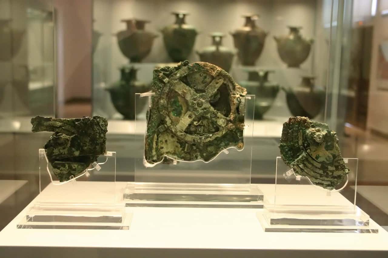 Photos Of Mysterious Artifacts That Still Baffle Archaeologists Today