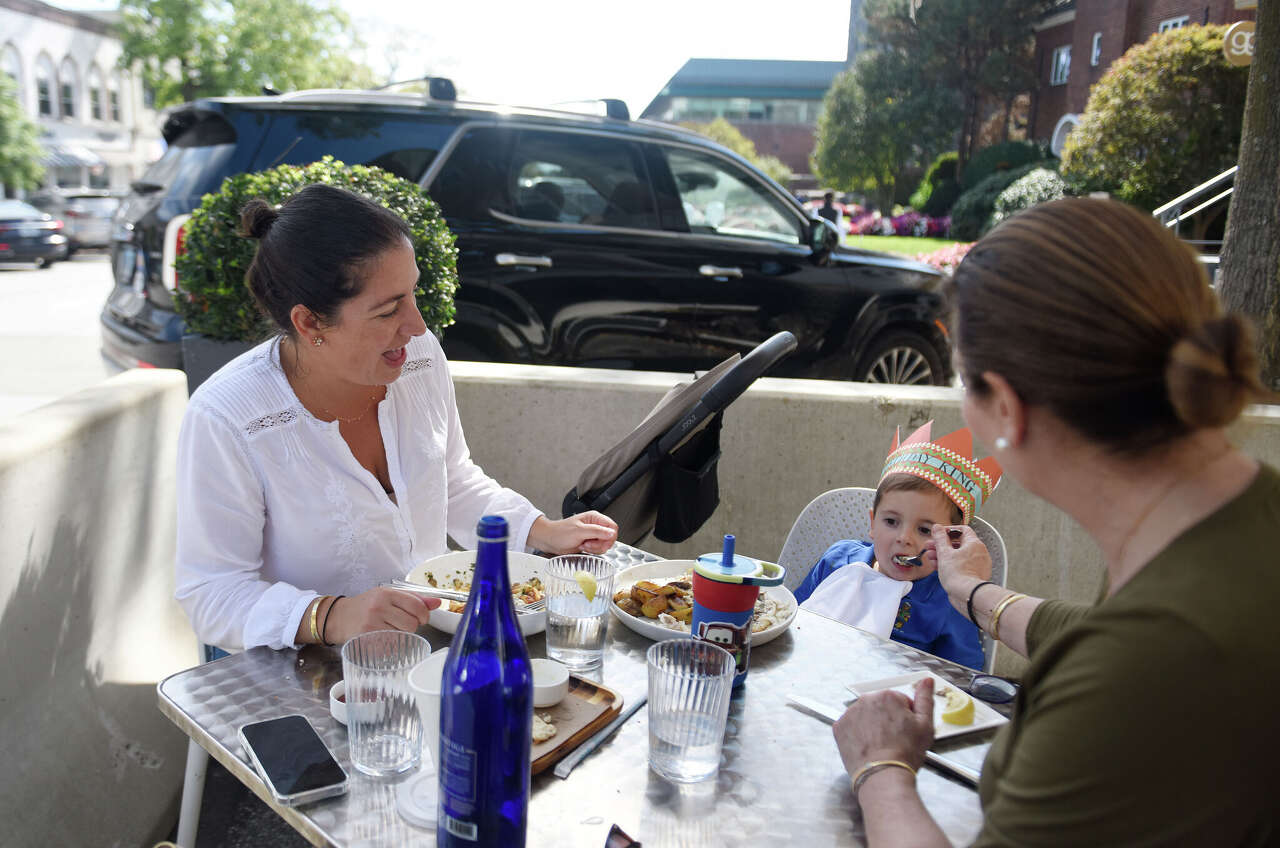 Greenwich ends outdoor dining early on Greenwich Avenue for paving work