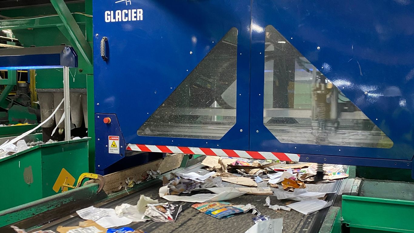 Penn Waste debuts AI recycling robots