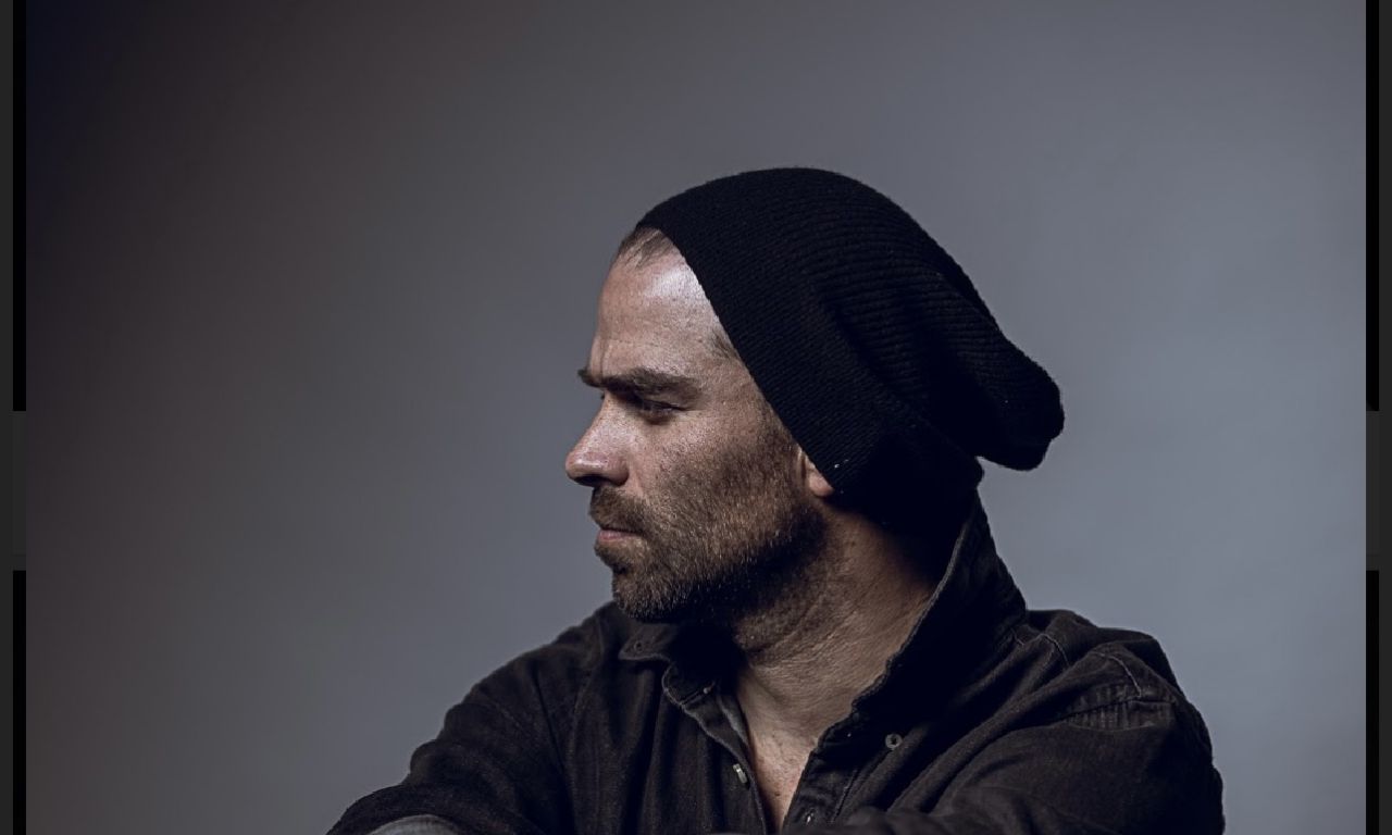 Alejandro Nones va más allá del glamour con su nueva obra