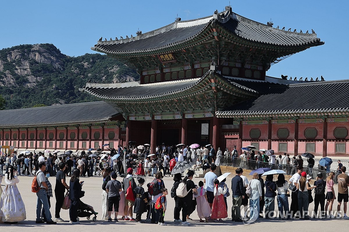 Royal palaces, tombs draw record visitors in 2025