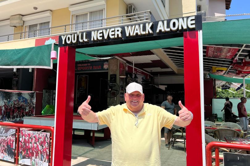 'True legend Graham Vegas' dies after cancer battle as thousands pay ...