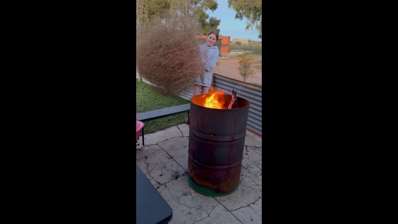 Aussie family burn tumbleweeds found on farm to keep warm in winter