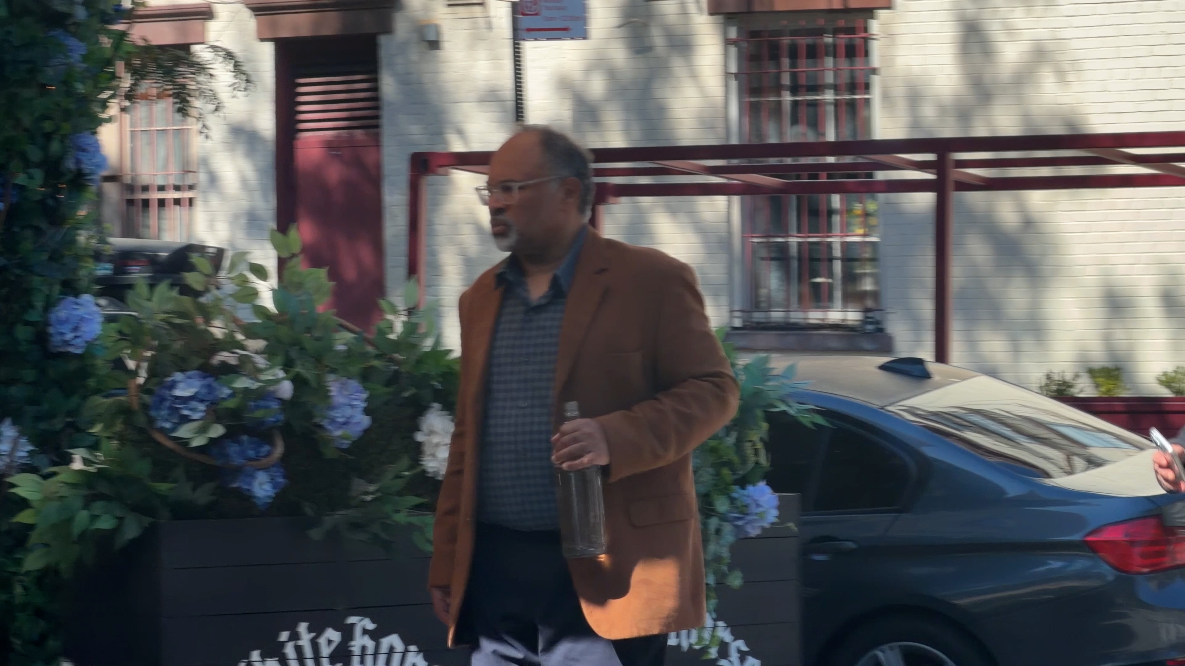 RAW VIDEO: ‘The Cosby Show’ Actor Geoffrey Owens Seen Working At ...