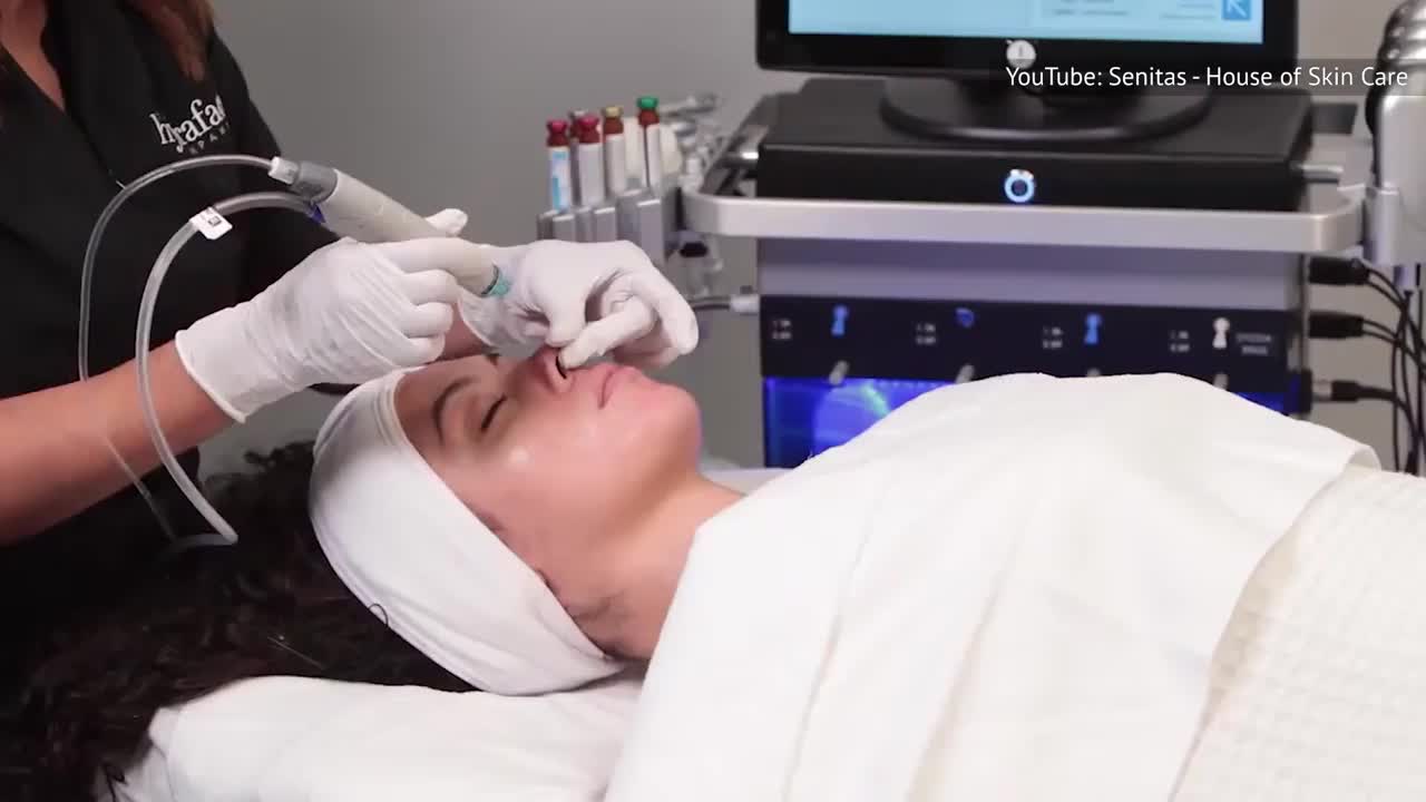 What Reba McEntire Looks Like Underneath All That Makeup