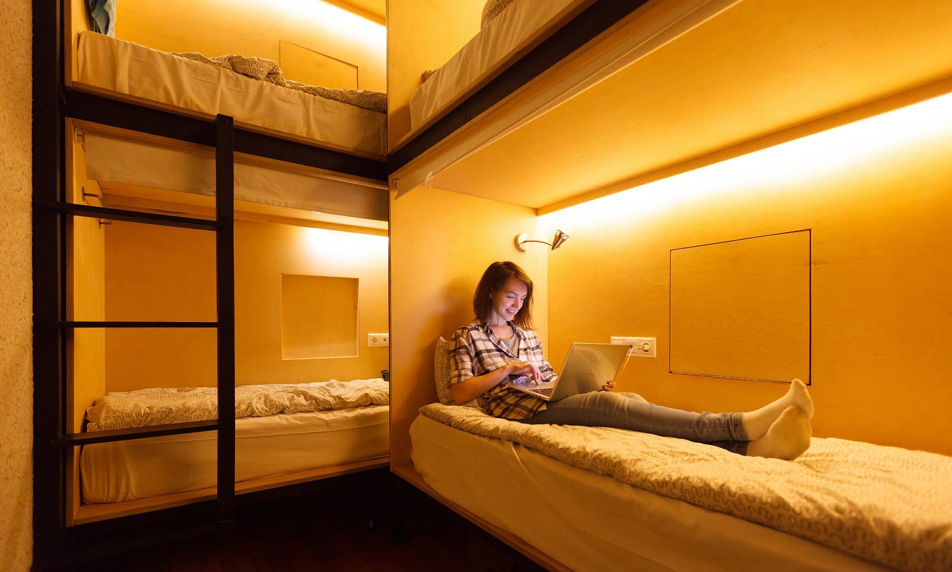 Solo traveller left 'shocked and irritated' by hostel roommate's ...