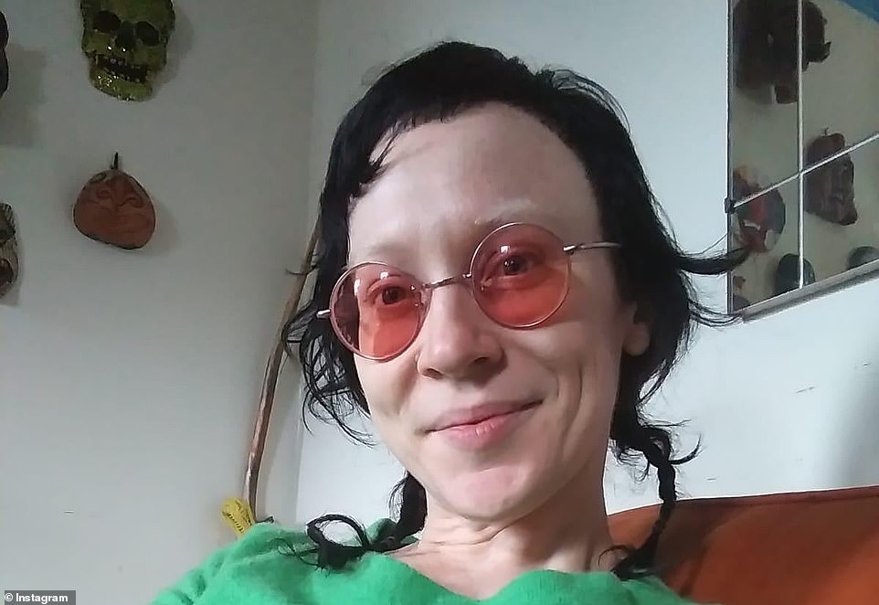 Beloved rock singer killed in car crash as she began tour