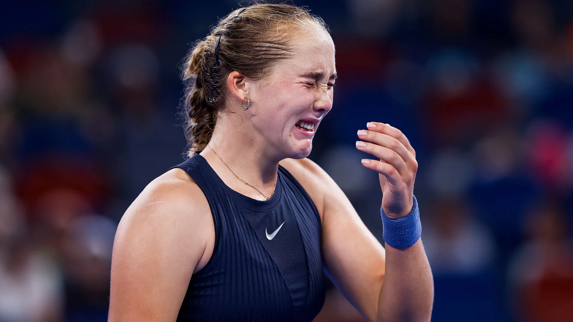 Laura Siegemund maakt Mirra Andreeva aan het huilen: de foto's uit Wuhan