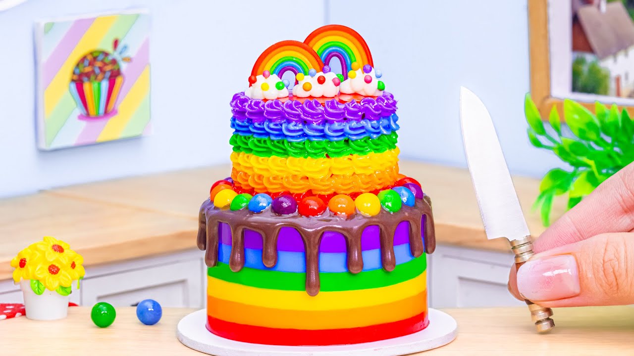 Mini Rainbow KitKat Cake Decorating Ideas