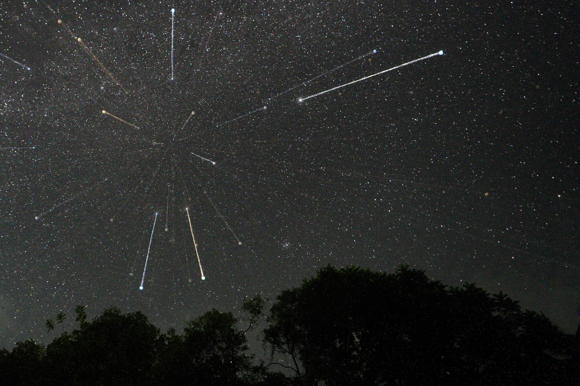 Draconid meteor shower to peak tonight on October 8, 2025 — here’s what ...