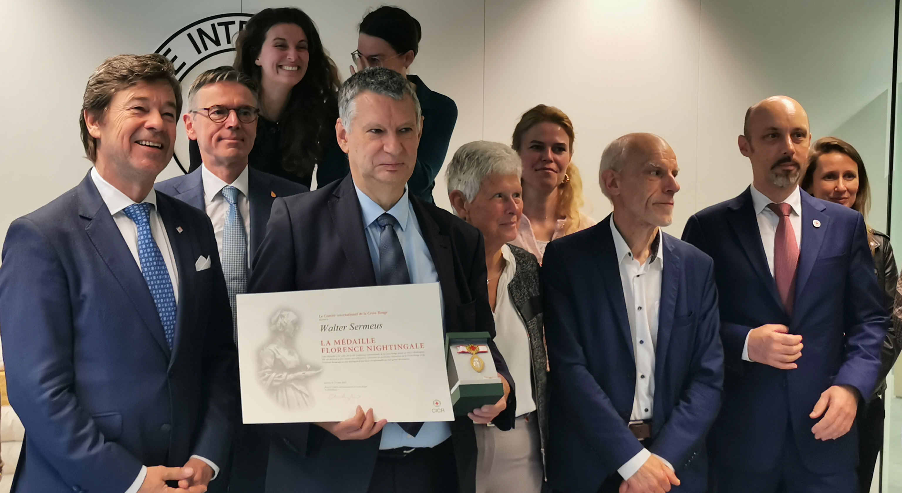 Professor Walter Sermeus ontvangt Florence Nightingale-medaille van ...