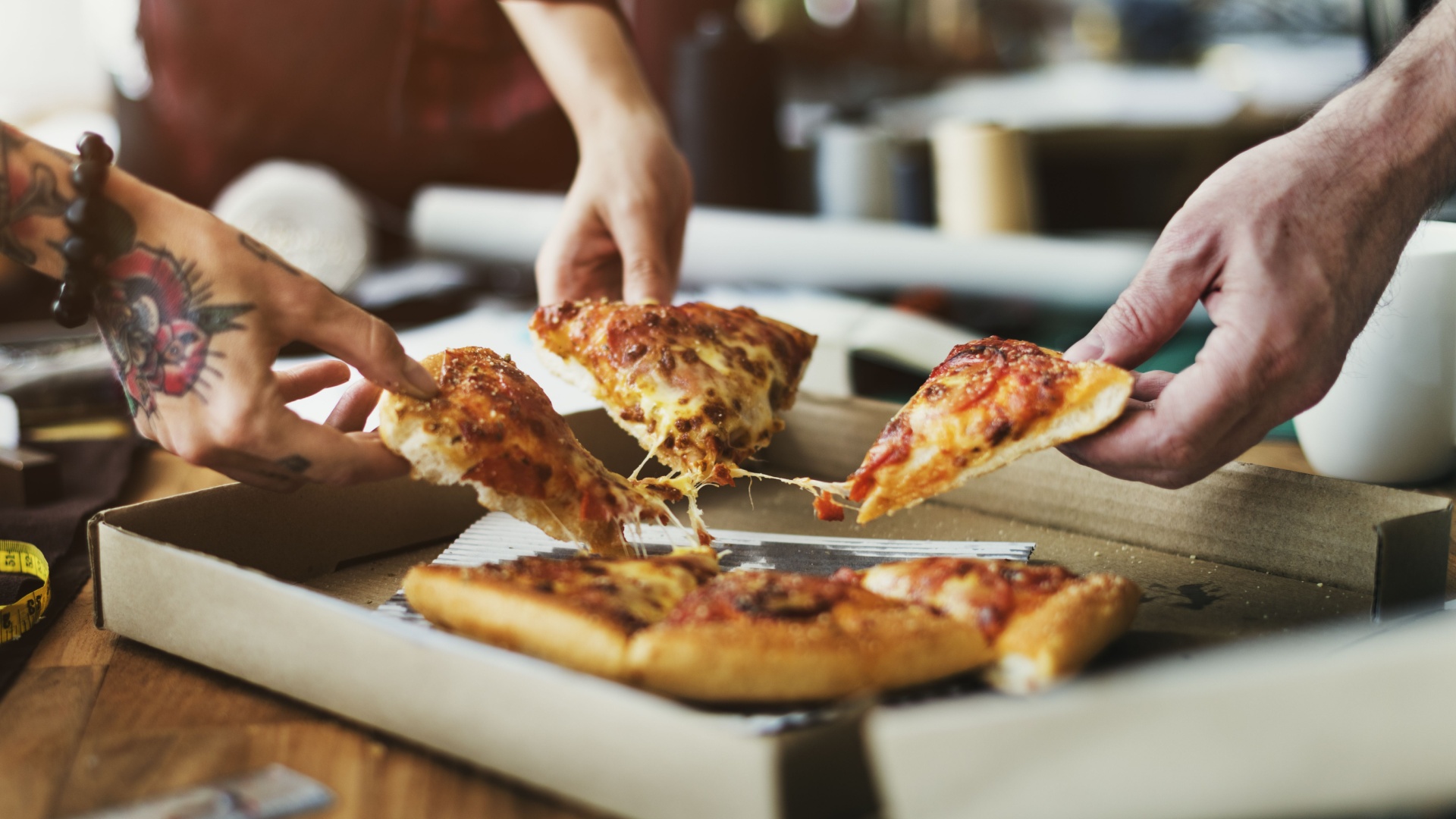 11 Tips Frugal People Use To Save Money While Dining Out