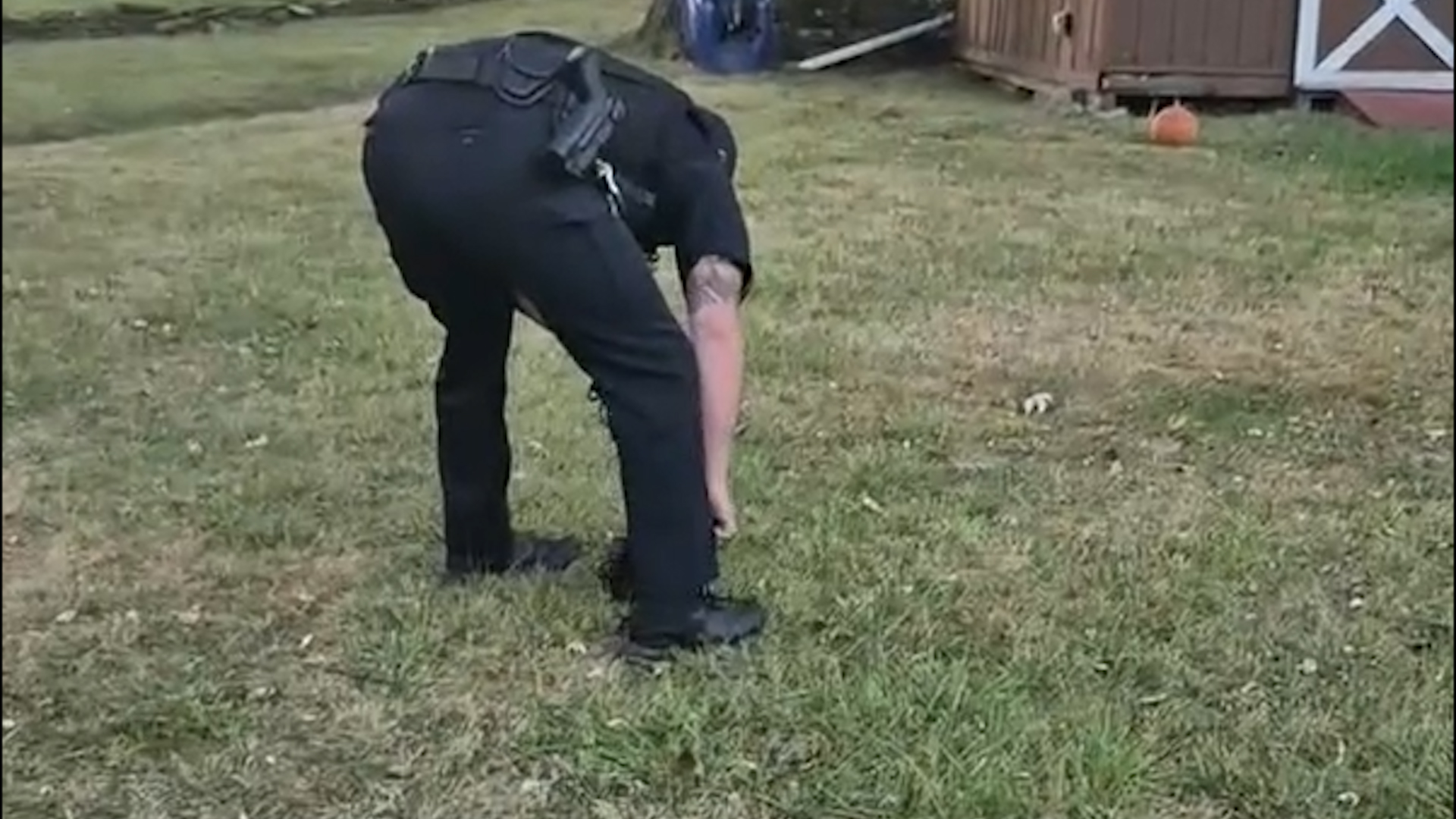 Officer rescues squirrel tangled in sports net