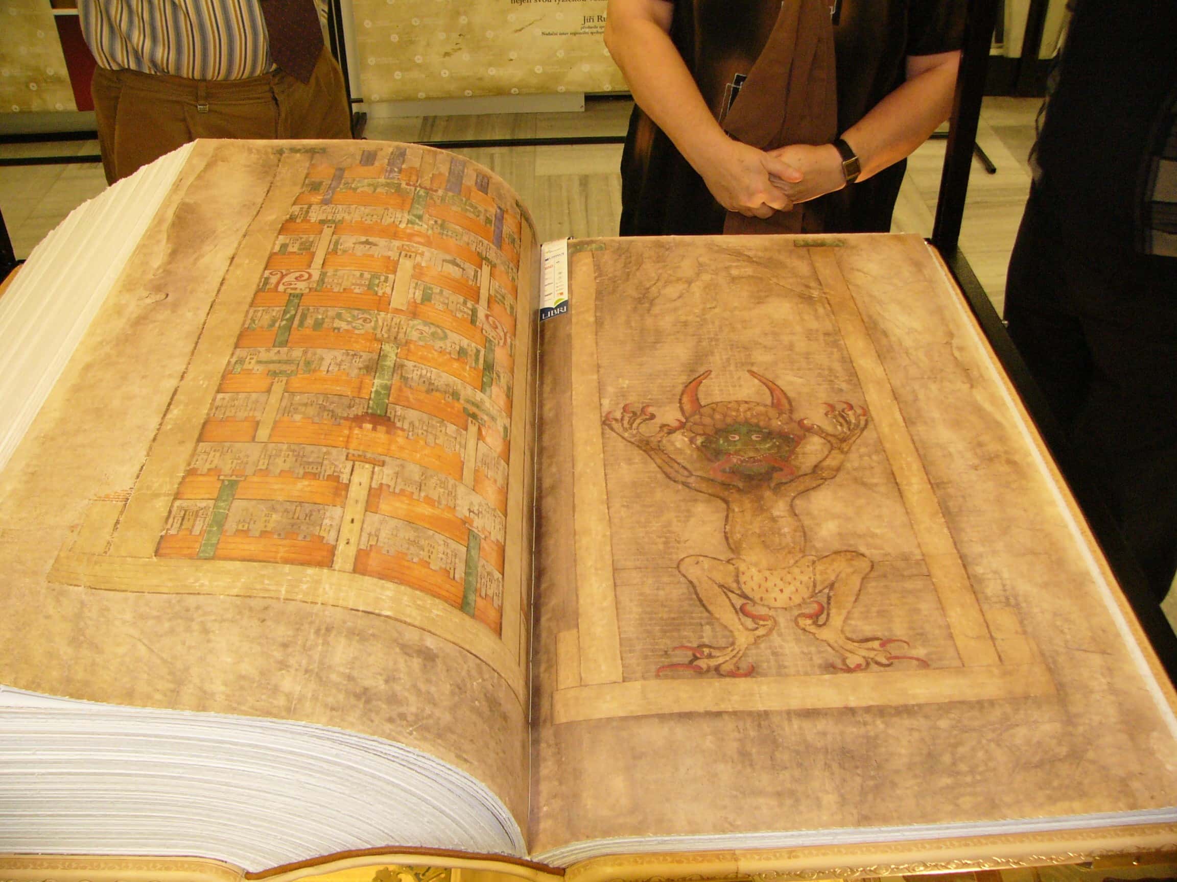 Photos Of Mysterious Artifacts That Still Baffle Archaeologists Today