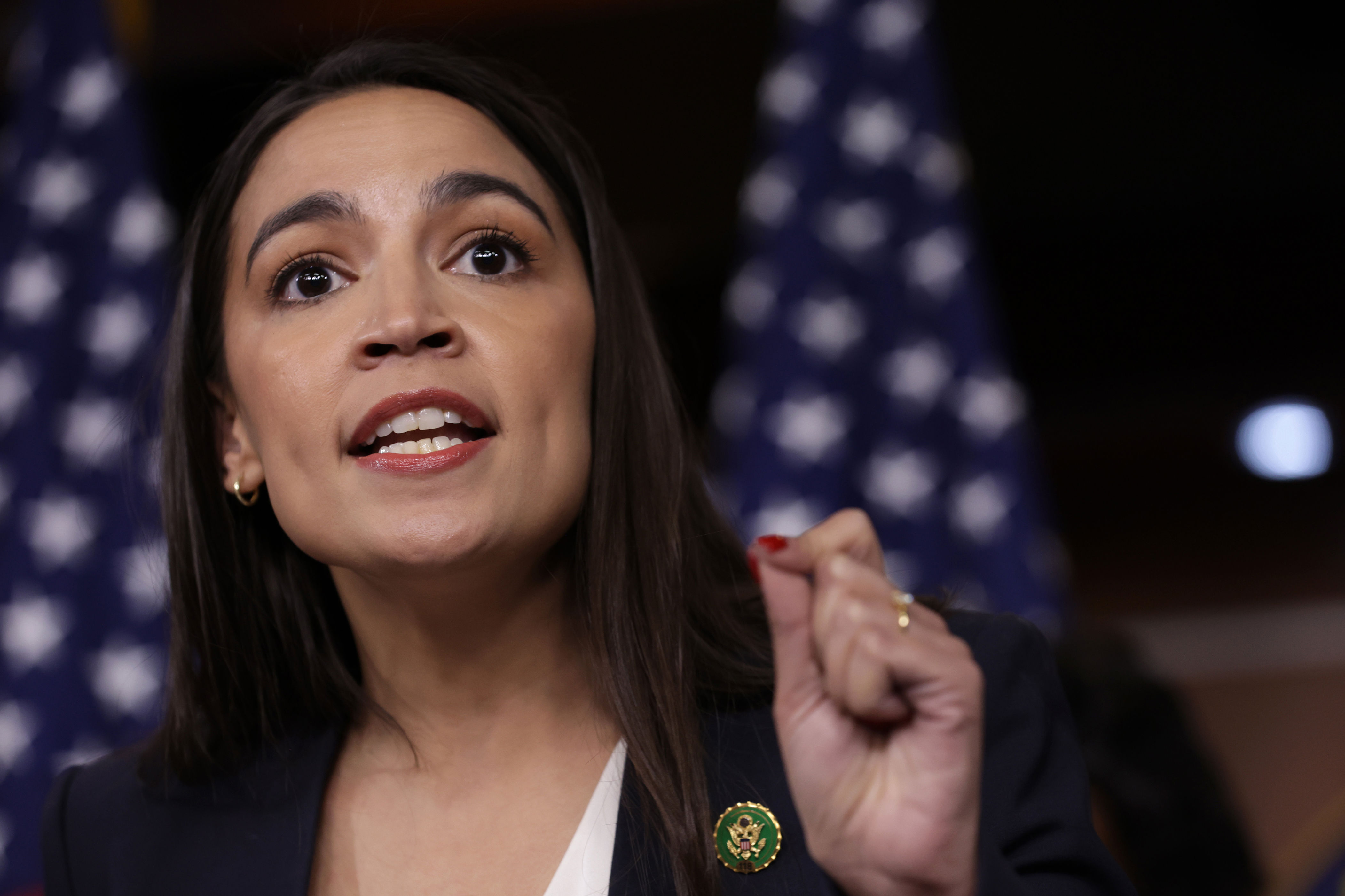 What did AOC say? Alexandria Ocasio-Cortez clarifies Stephen Miller jab ...